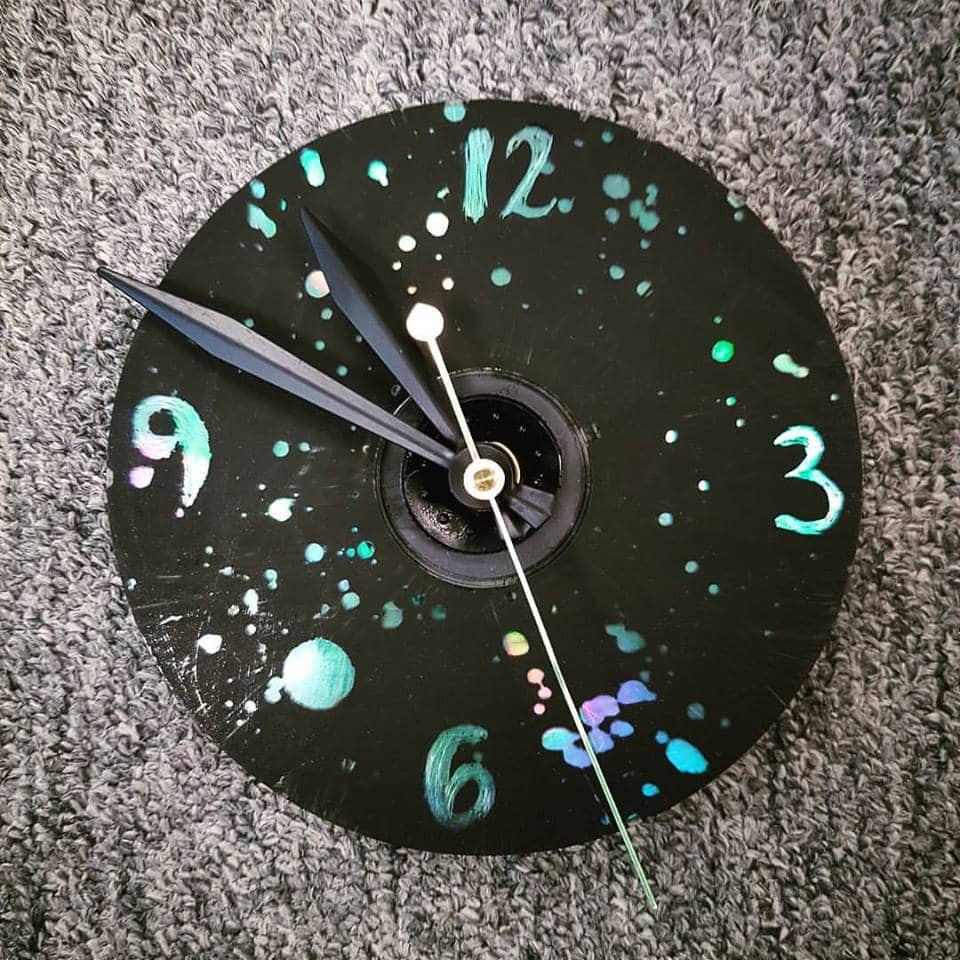 Holographic Clock - J&J Crafts